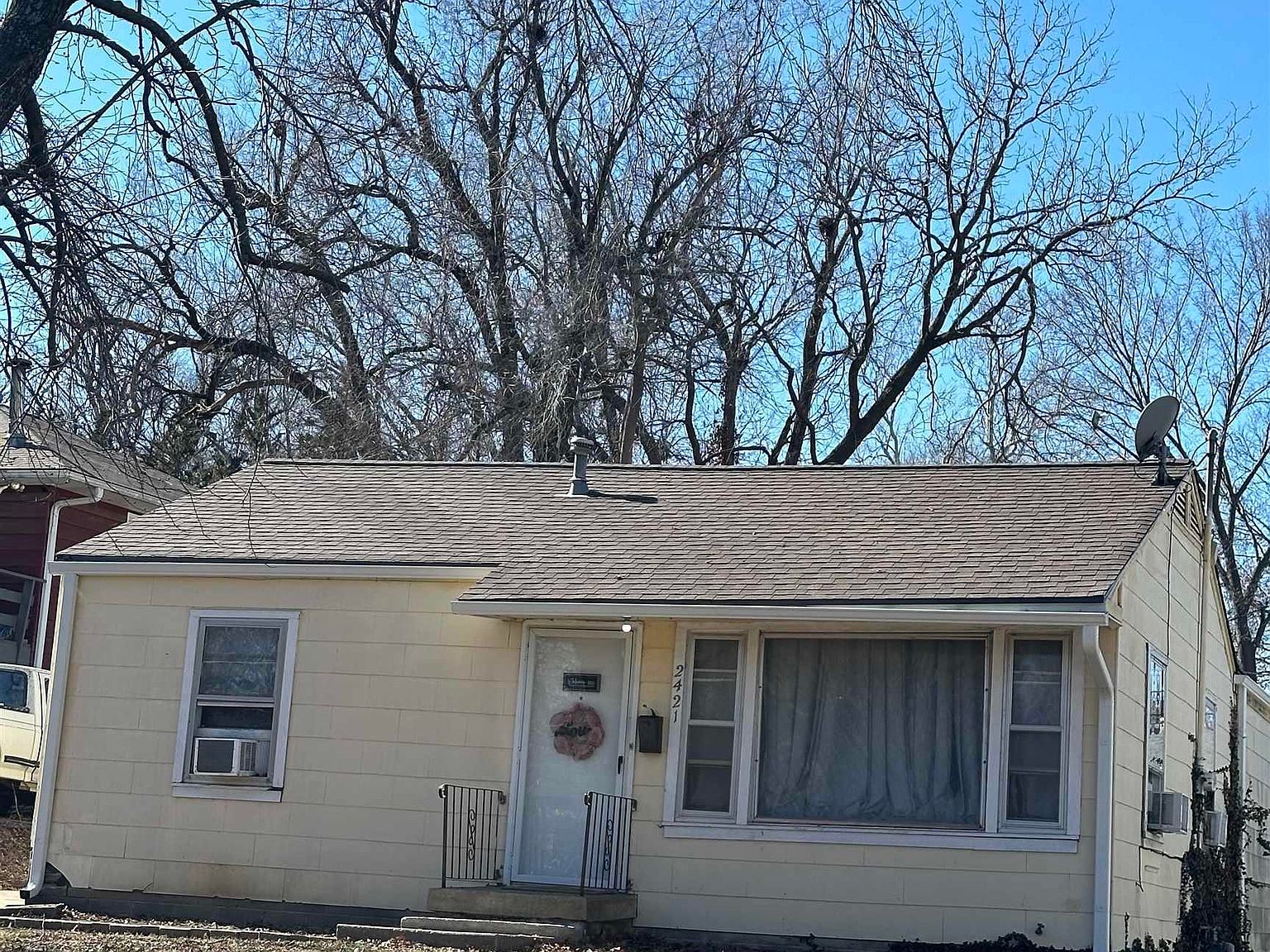 2421 SW Bradbury Ave, Topeka, KS 66611 | Zillow