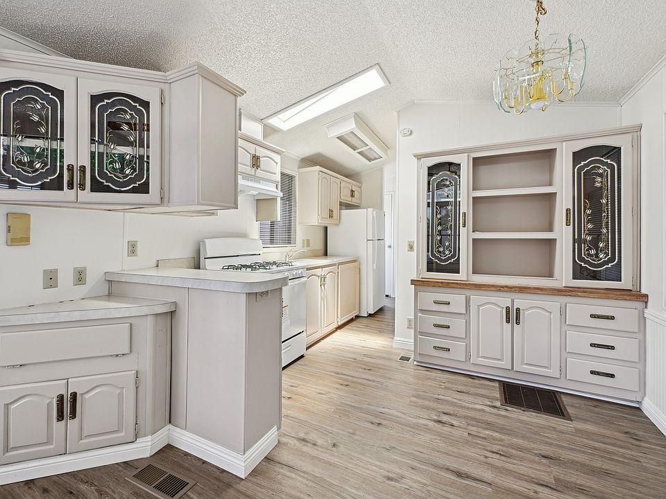 Desert Sky Senior Community - 1190 N Palm Ave Hemet CA | Zillow