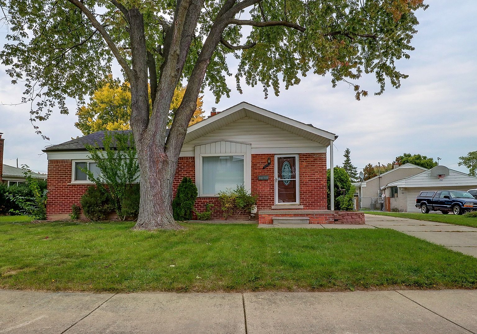 31120 Lyons Cir W, Warren, MI 48092 | Zillow