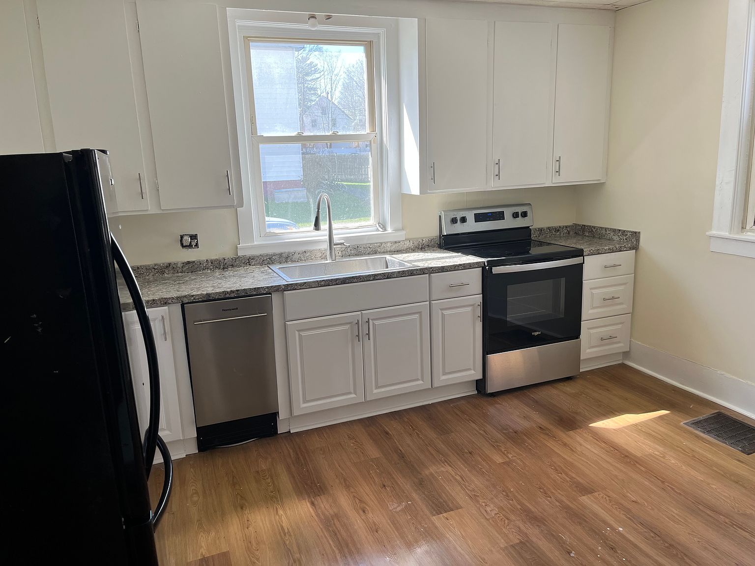 8 Jordan St #8B, Berwick, ME 03901 | Zillow