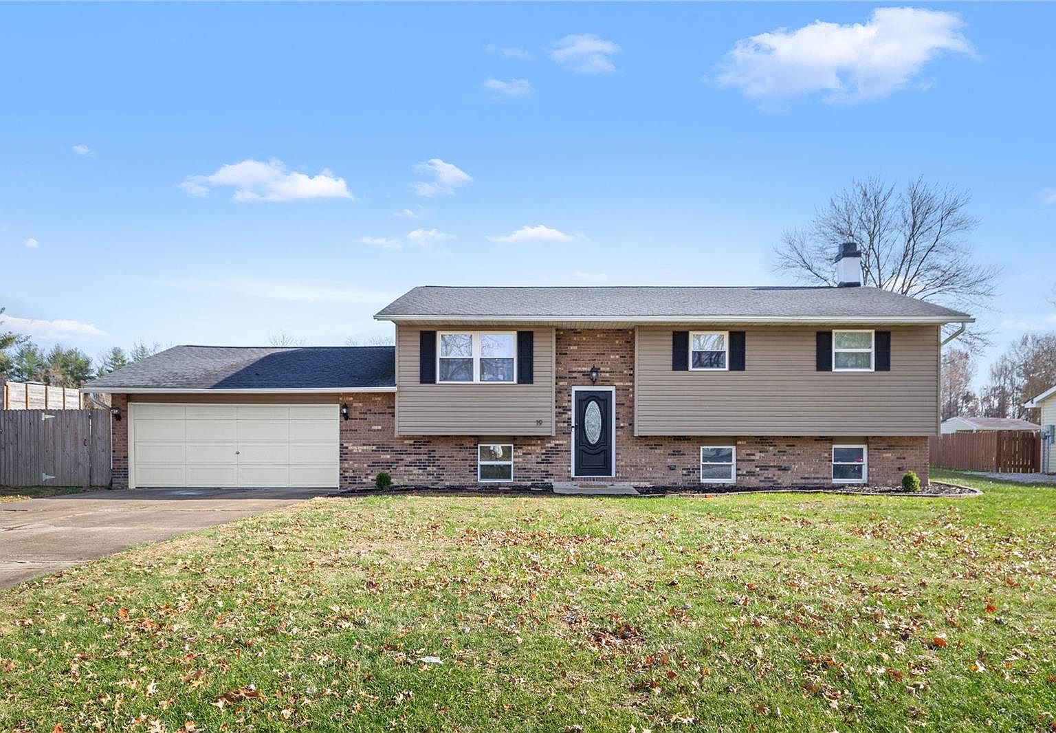19 Courtesy Ln, Alton, IL 62002 | Zillow