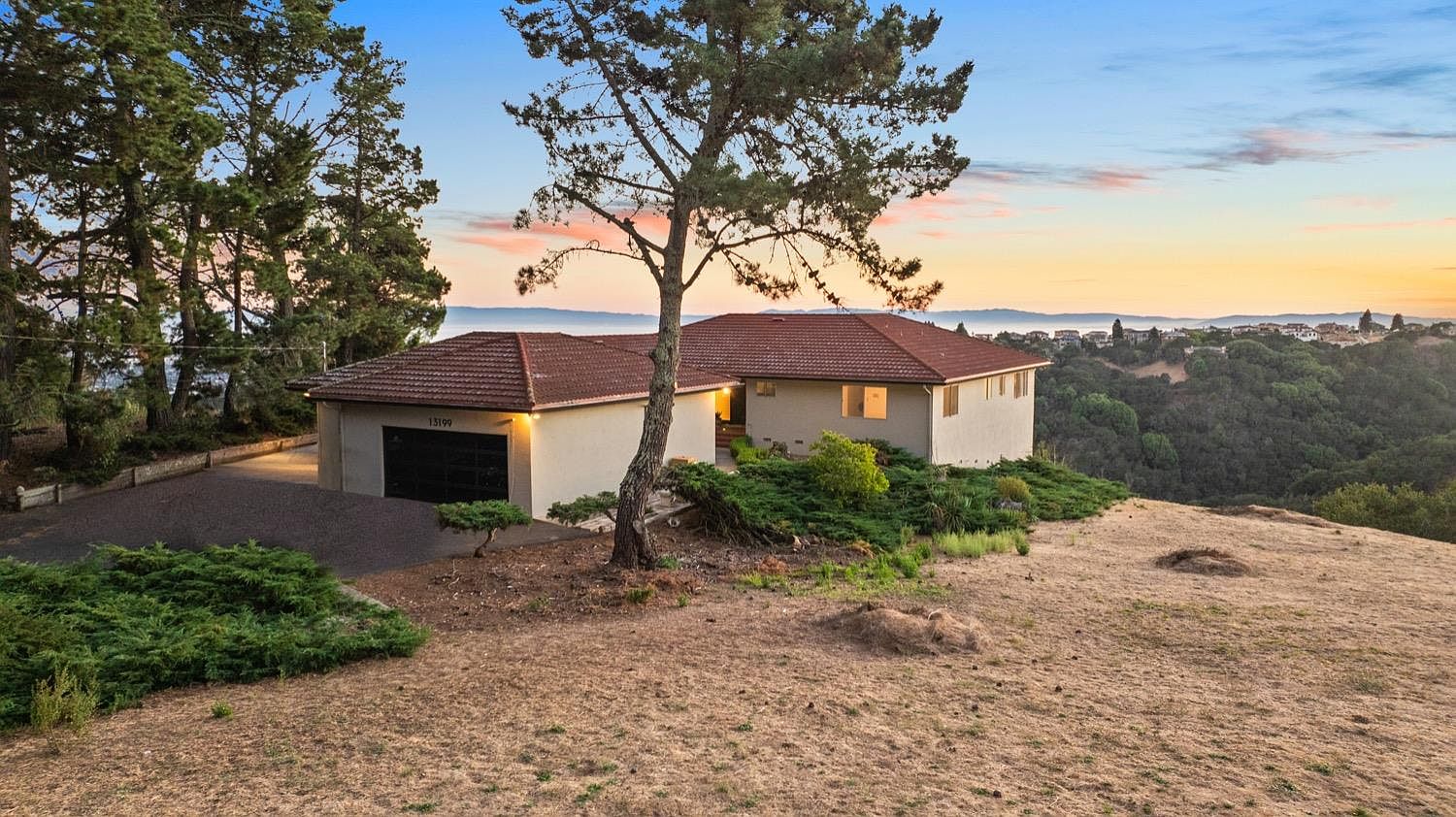 13199 Skyline Blvd, Oakland, CA 94619 | MLS #224112569 | Zillow