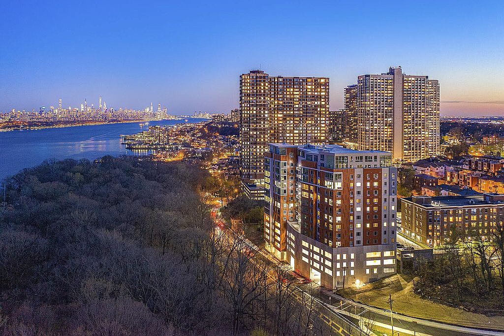 69 Main St, Fort Lee, NJ 07024 | Zillow