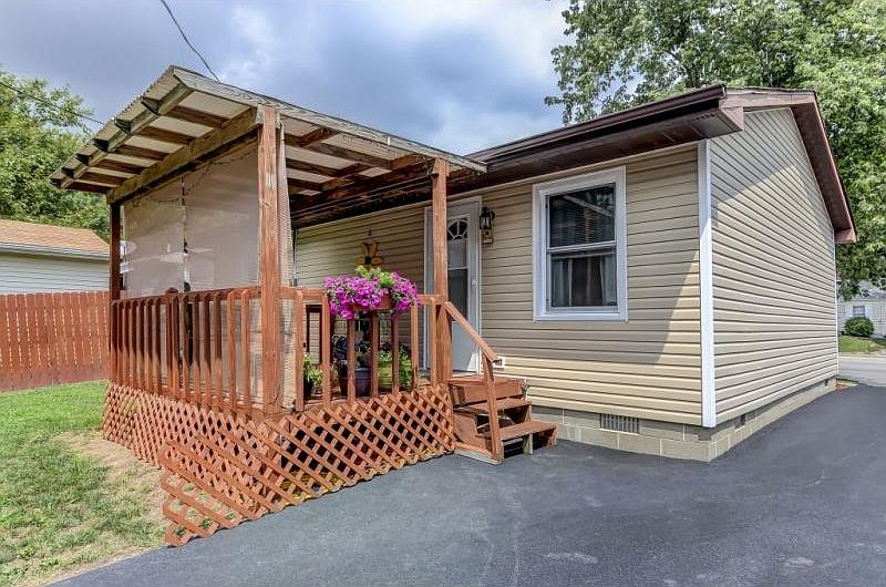 925 N Fairview Ave, Decatur, IL 62522 | Zillow