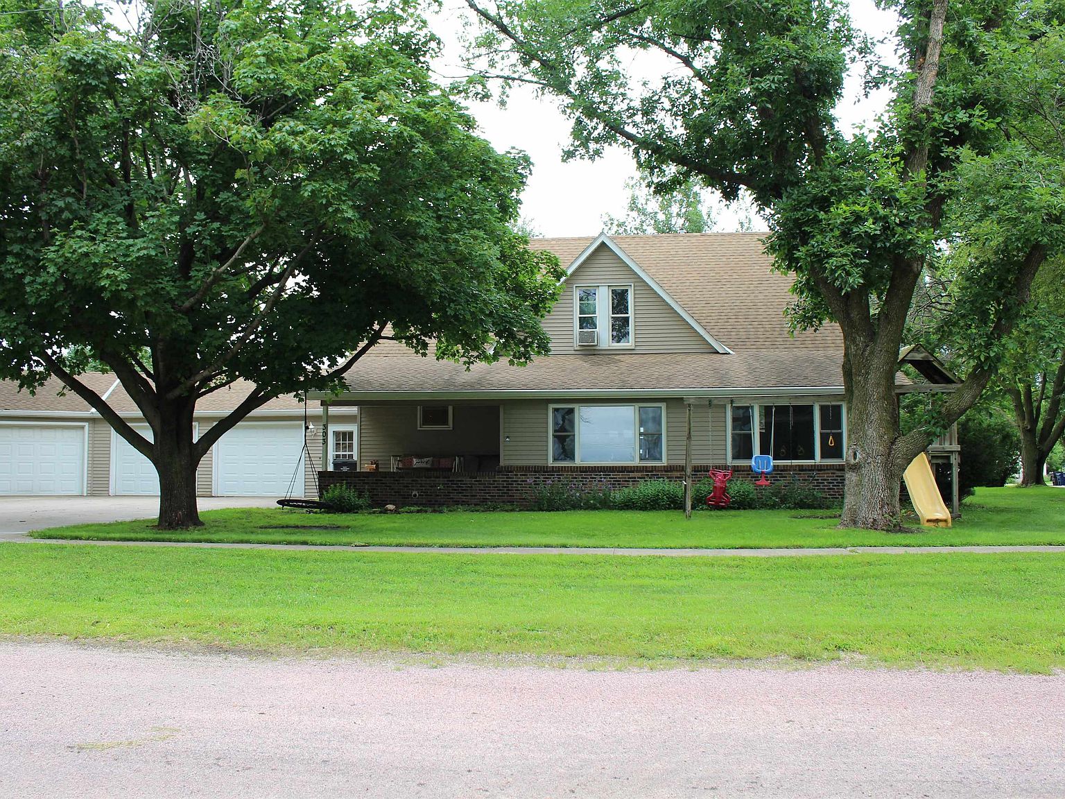303 W 2nd St, Everly, IA 51338 | Zillow