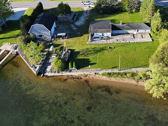 4472 Crescent Beach Rd, Onekama, MI 49675 | MLS #1923610 | Zillow