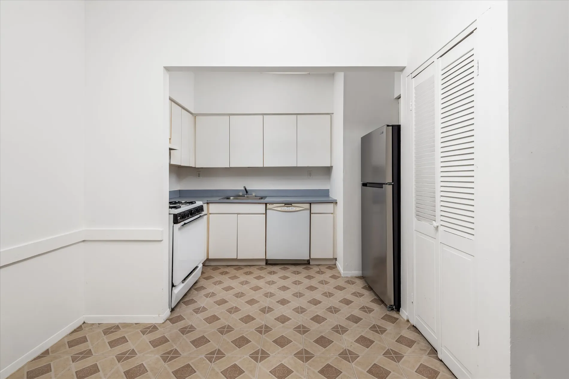 119-40 Metropolitan Avenue #C1 in Kew Gardens, Queens | StreetEasy