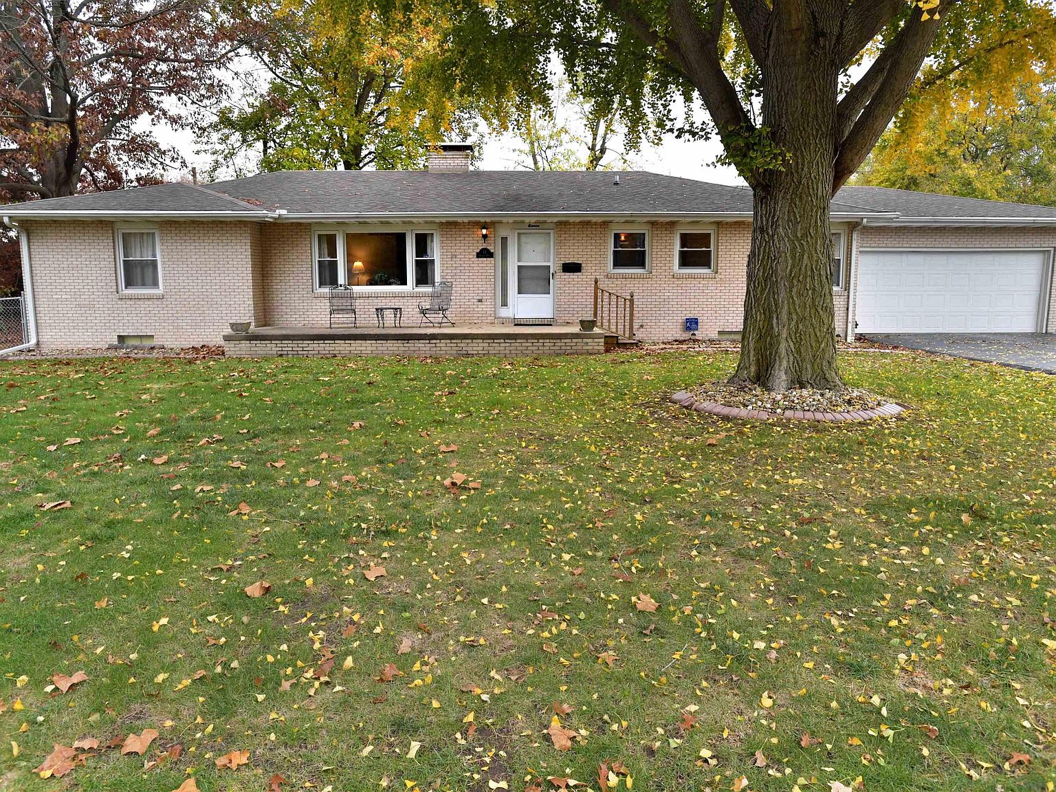 11 Barnes Dr, Decatur, IL 62526 | Zillow