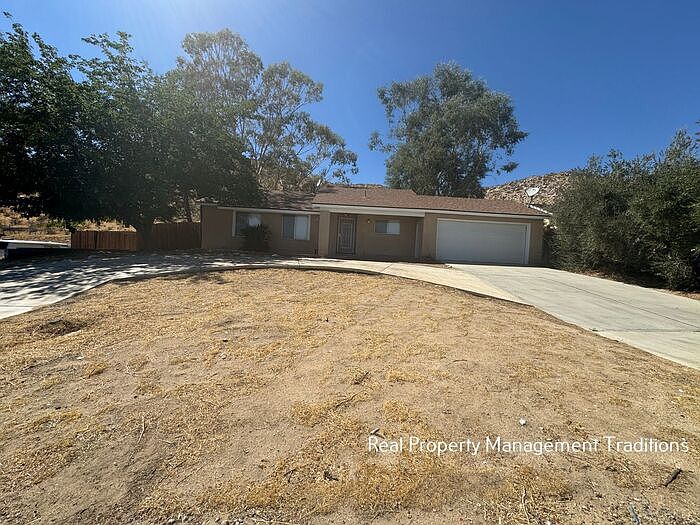 39559 166th St E, Lake Los Angeles, CA 93591 | Zillow