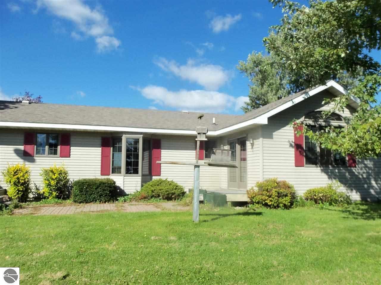 10960 E Wolfe Rd, Wheeler, MI 48662 | Zillow