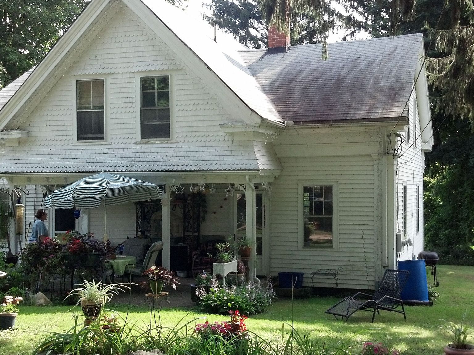 976 Main St, Hope Valley, RI 02832 | Zillow