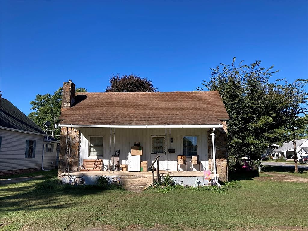 854 N 8th St, Clinton, IN 47842 | Zillow