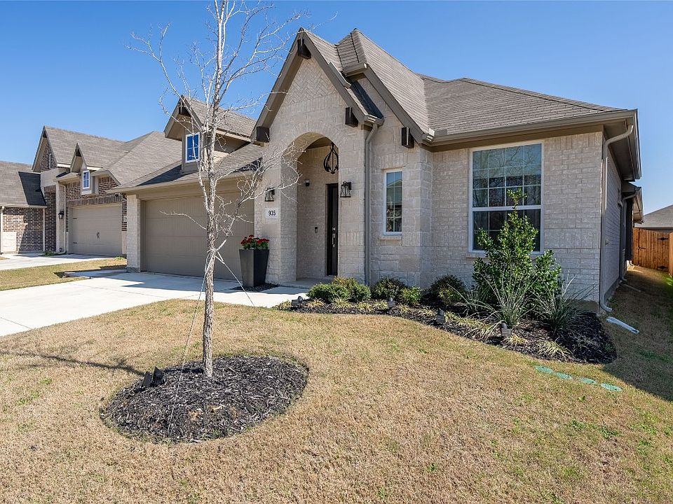 935 Crockett St, Aubrey, TX 76227 | Zillow