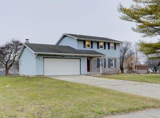 18716 Auburn Rd, Huntertown, IN 46748 | MLS #202341723 | Zillow