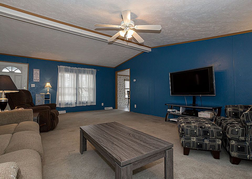 11325 140th St TRAILER 150, Davenport, IA 52804 | Zillow