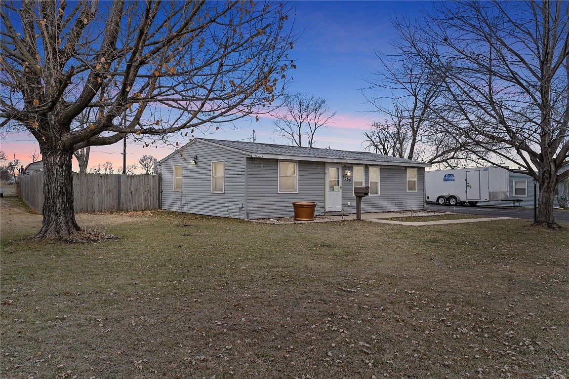 5554 Klinger St SW, Cedar Rapids, IA 52404 | Zillow