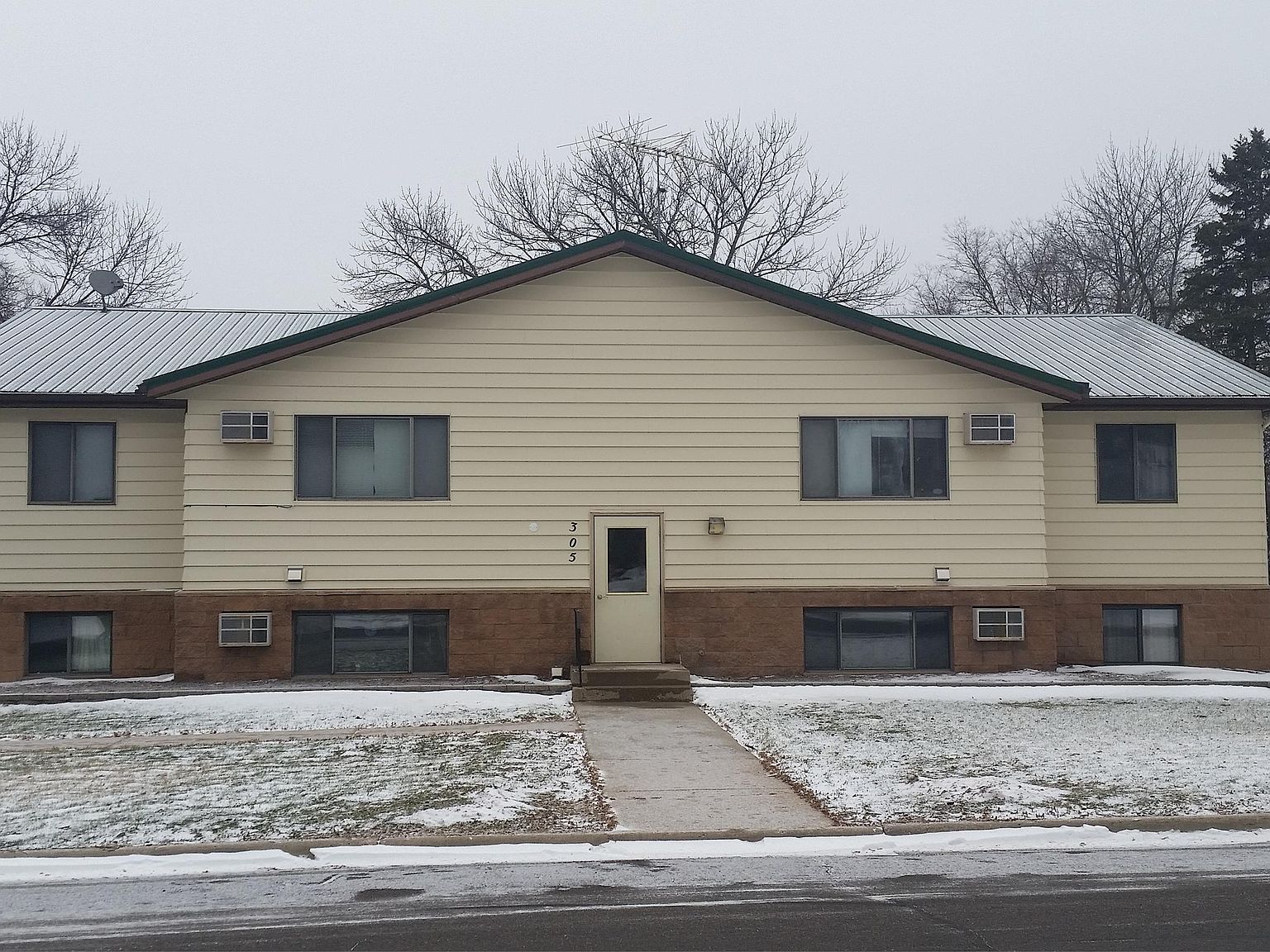 305 9th St APT 13, Howard Lake, MN 55349 | Zillow