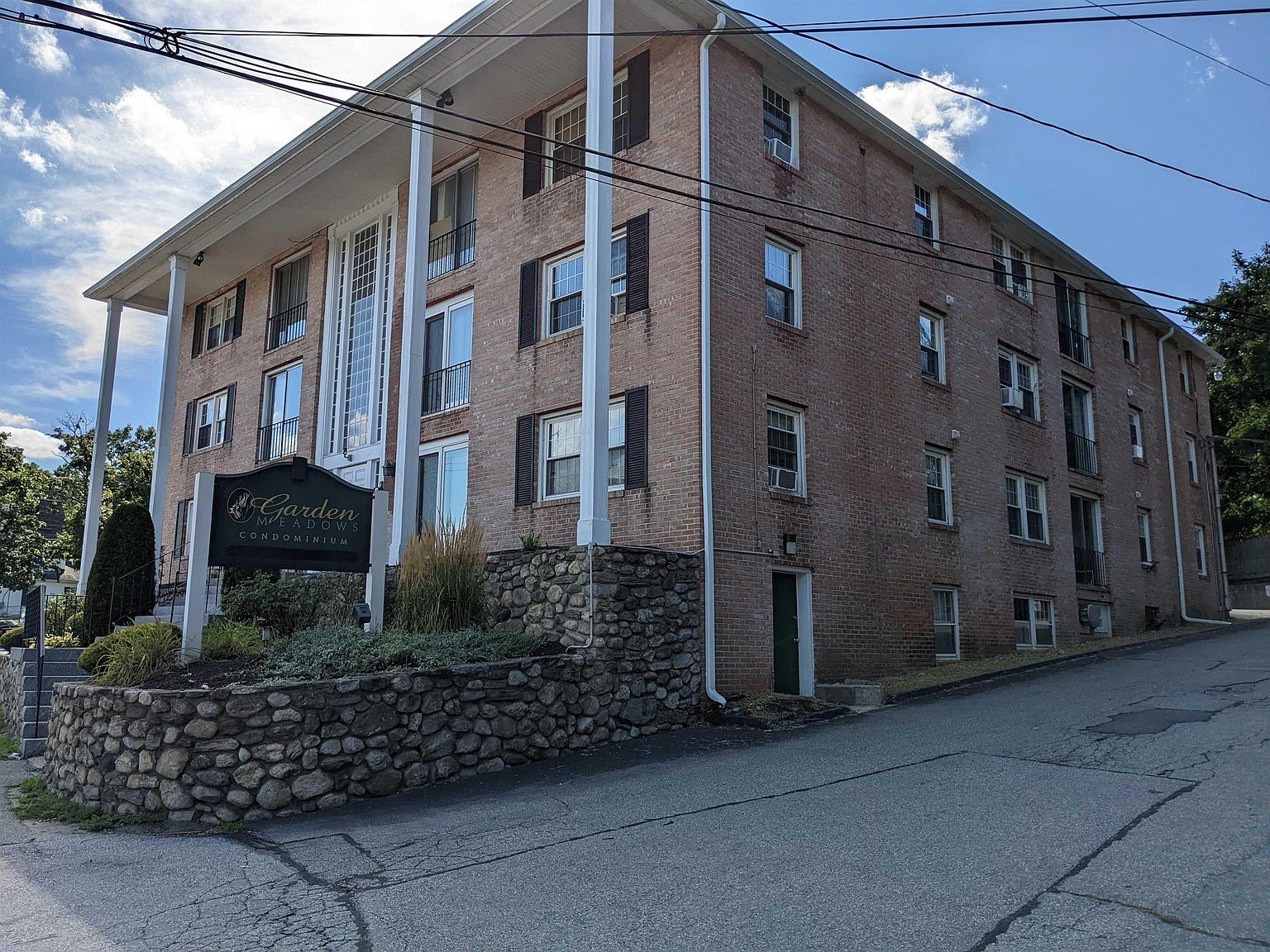 92 E Broadway, Derry, NH 03038 | Zillow