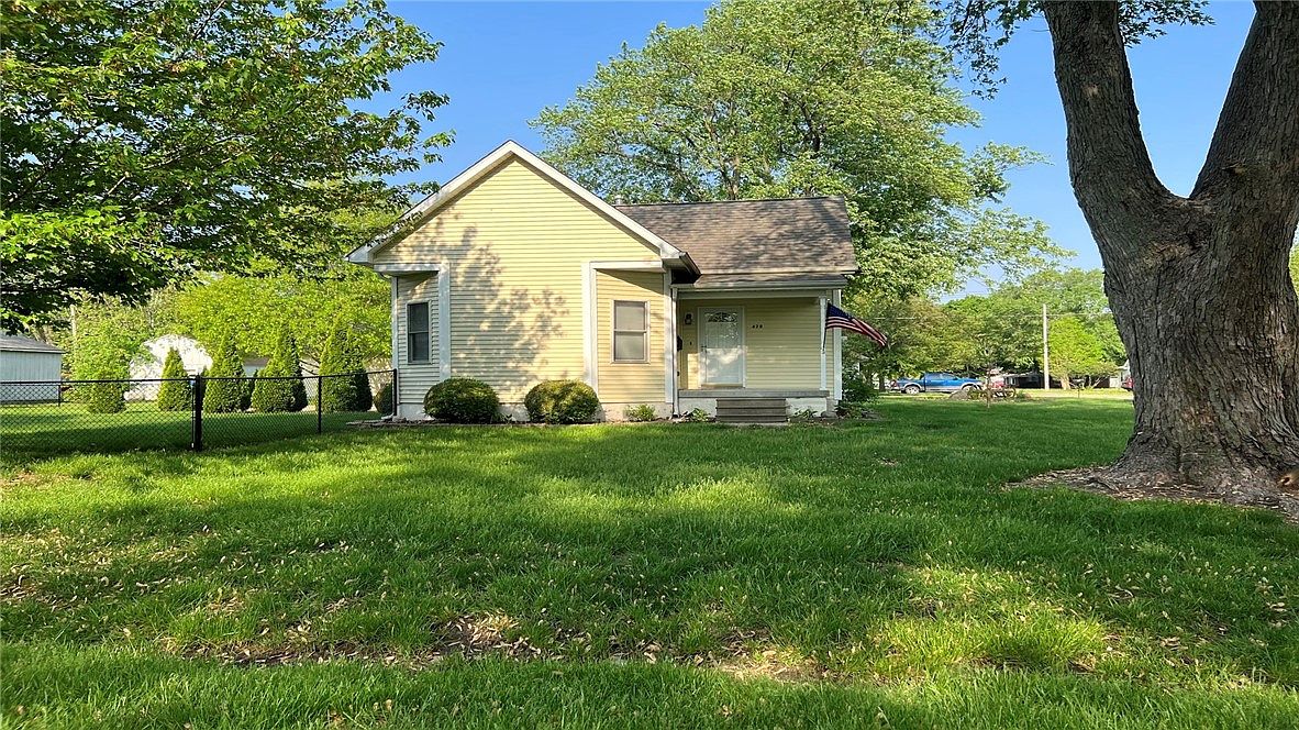 429 N Shelby St, Moweaqua, IL 62550 | Zillow