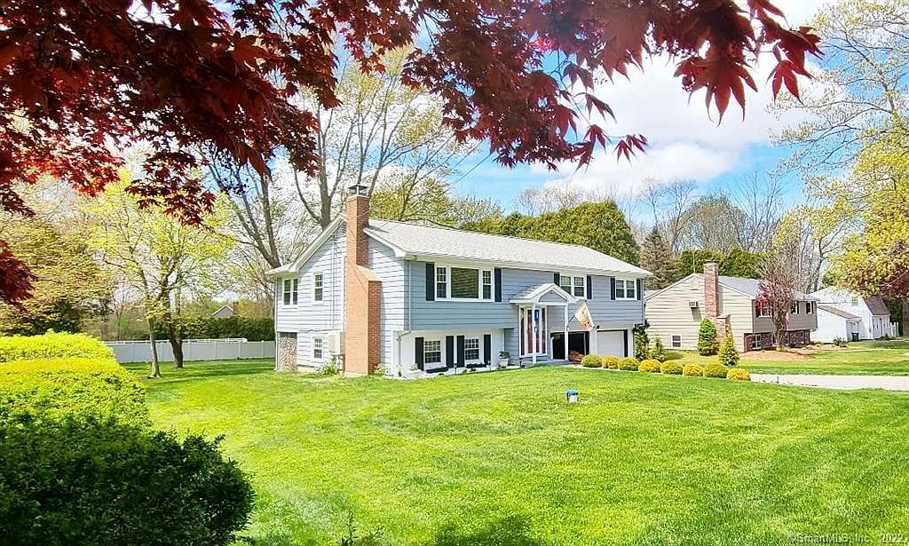 33 Smith St, East Hampton, CT 06424 | Zillow