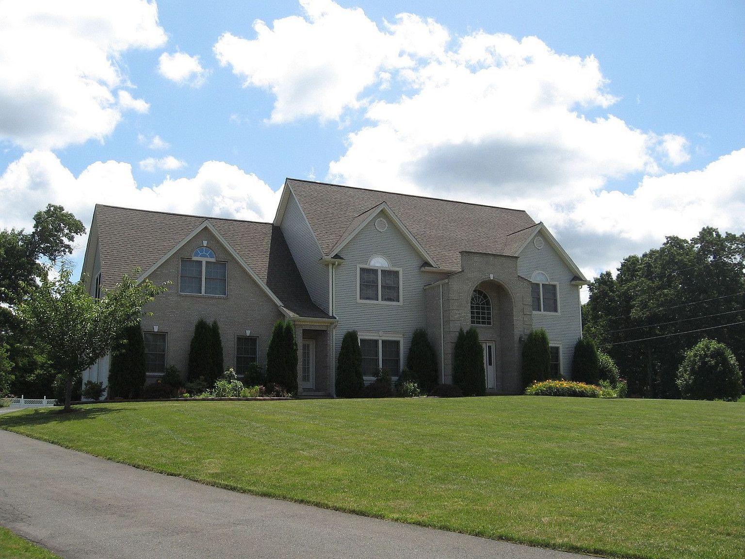 8 Sean Louis Cir, West Springfield, MA 01089 | Zillow