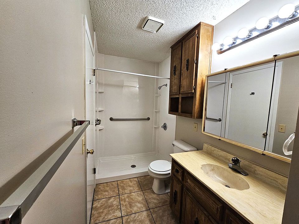 White Oak/Chalet - 2006 S White Oak Dr Wichita KS | Zillow