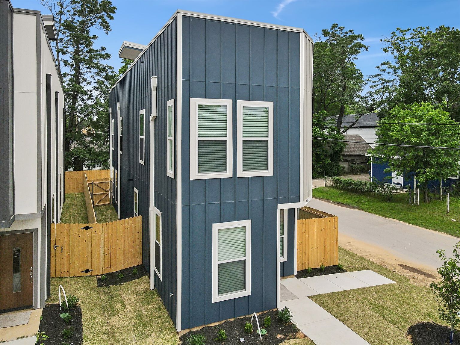 2351 Scott, Dallas, TX 75215 | Zillow