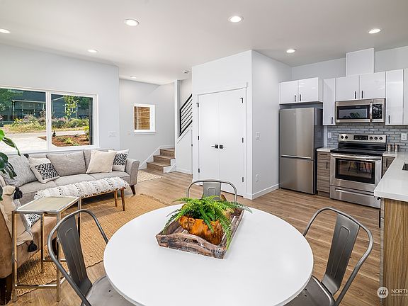 14337 Roslyn Place N, Seattle, WA 98133 | Zillow