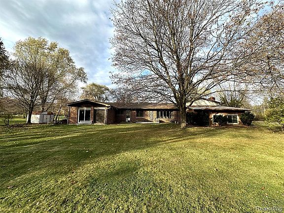 1352 E Cook Rd, Grand Blanc, MI 48439 | MLS #20230094227 | Zillow