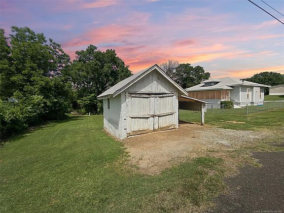 1001 N 7th St, Quinton, OK 74561 | MLS #2220130 | Zillow