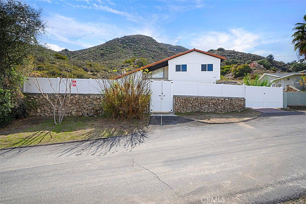 18211 Sanders Dr Lake Elsinore Ca 92530 Zillow