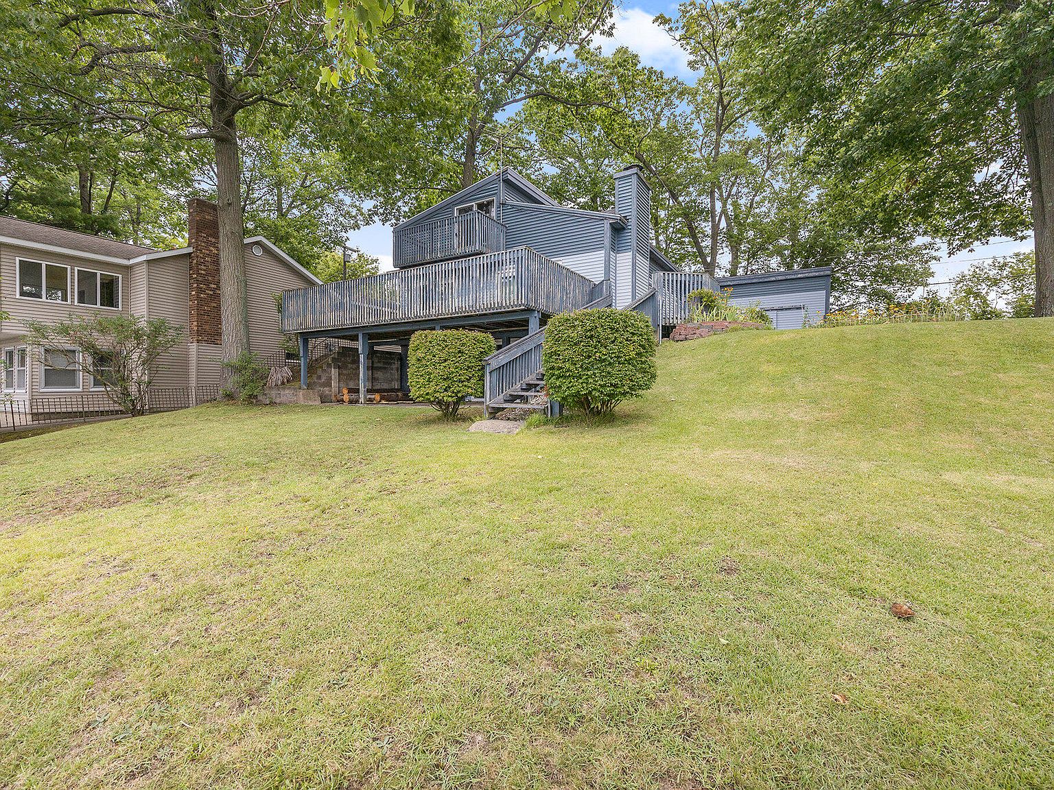 10459 Poplar Dr NE, Rockford, MI 49341 | Zillow