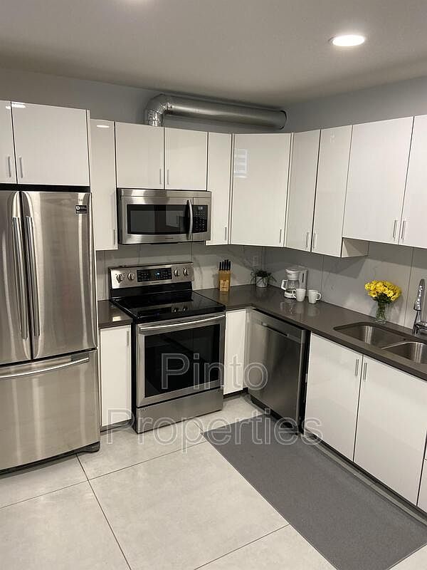 10706 85th Ave NW #B01, Edmonton, AB T6E 2K8 | Zillow