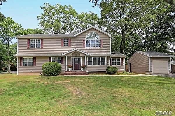 11 Pine St, Commack, NY 11725 | Zillow