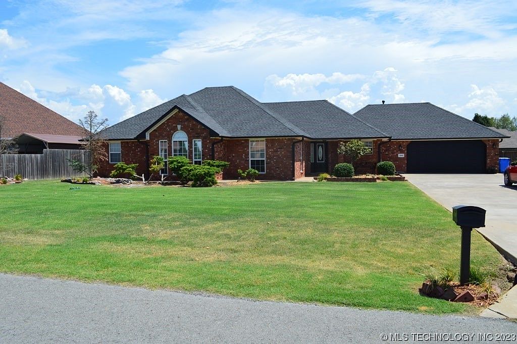 1045 W McIntosh Ave, Checotah, OK 74426 | Zillow