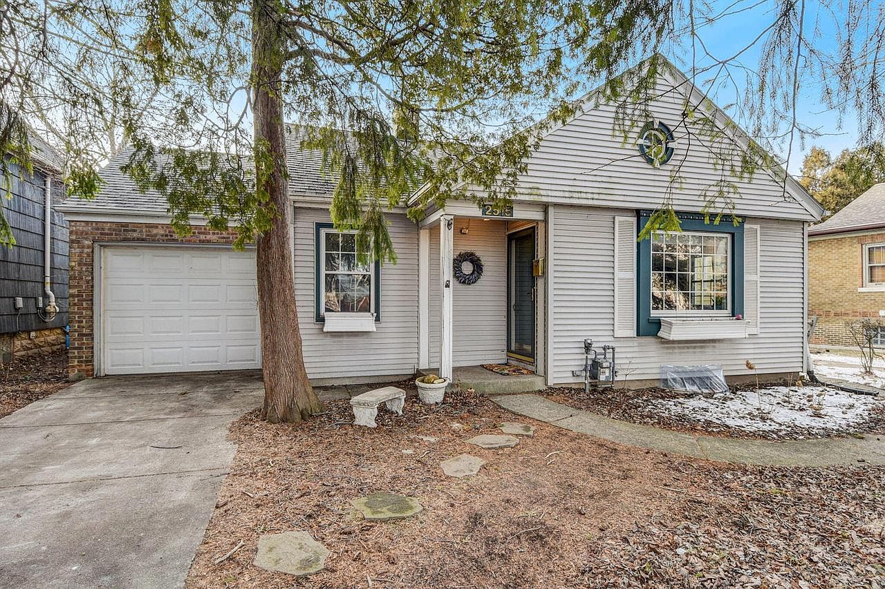 2515 South Lenox STREET, Milwaukee, WI 53207 | Zillow