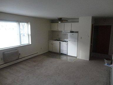 21 Spring St, Windsor Locks, CT 06096 | Zillow