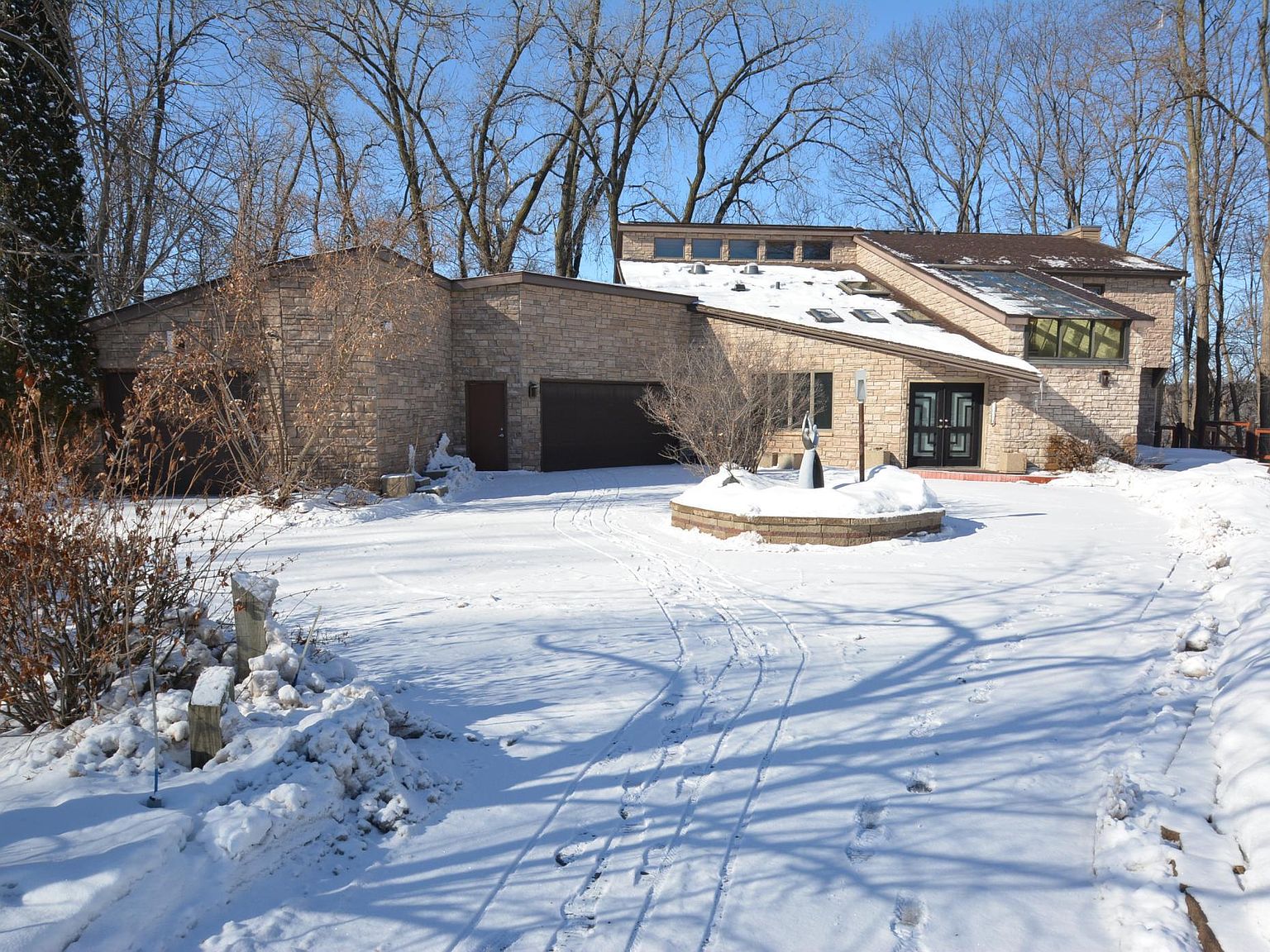 1390 Hilltop Rdg, Houlton, WI 54082 | Zillow