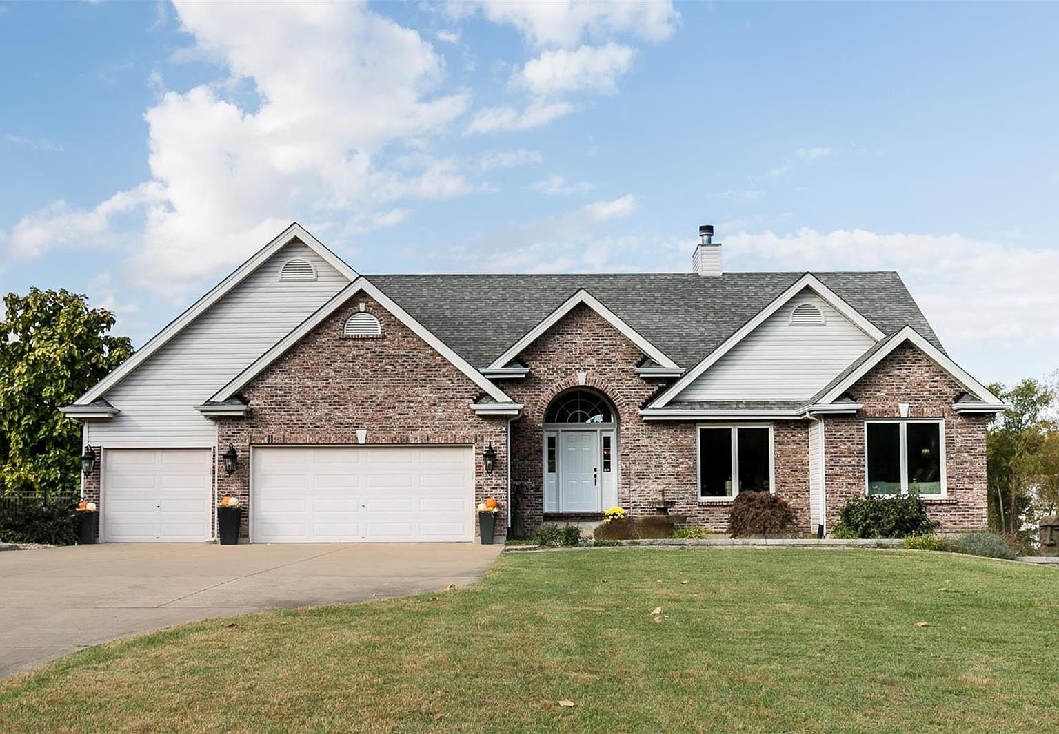 2083 Duello Rd, Lake Saint Louis, MO 63367 | MLS #24054093 | Zillow