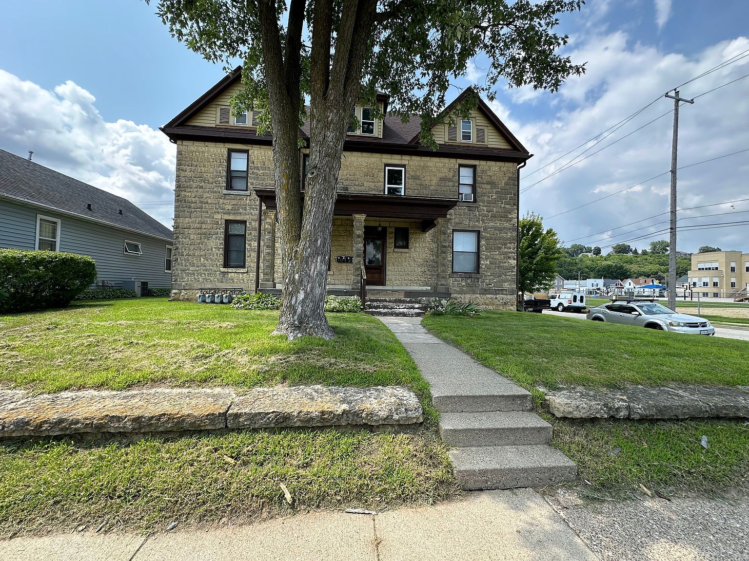 1323 Garfield Ave #1, Dubuque, IA 52001 | Zillow