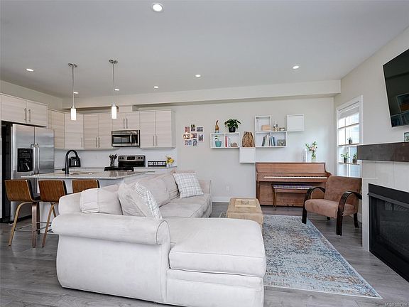 1515 Keating Cross Rd #1, Central Saanich, BC V8M 1W9 | MLS #1002764 ...