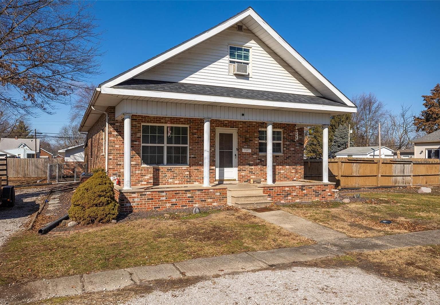 409 E Maple St, Gillespie, IL 62033 | Zillow
