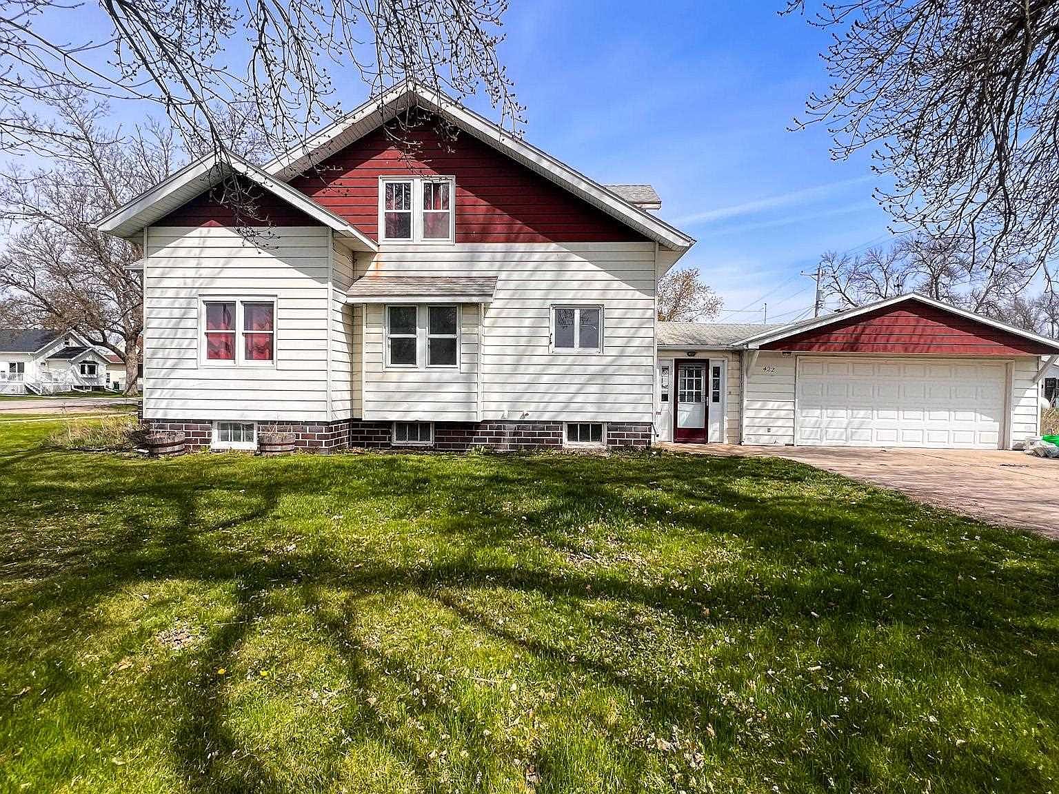 422 Main Ave, Woden, IA 50484 | Zillow