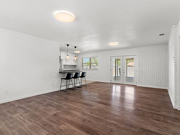 910 Warren Way, Richardson, TX 75080 | MLS #20569115 | Zillow