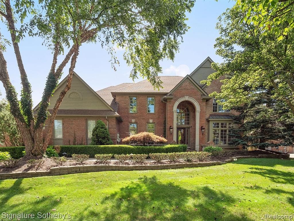 2085 Mapleridge Rd, Rochester Hills, MI 48309 | Zillow