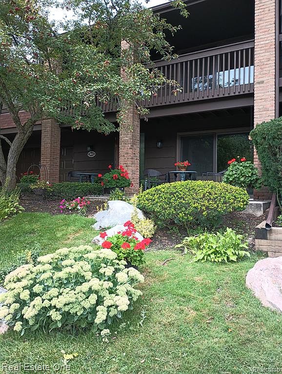 2032 Rhine Rd, West Bloomfield, MI 48323 | MLS #20230072087 | Zillow