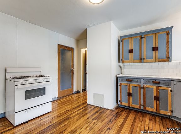 821 Fredericksburg Rd APT 3, San Antonio, TX 78201 | Zillow