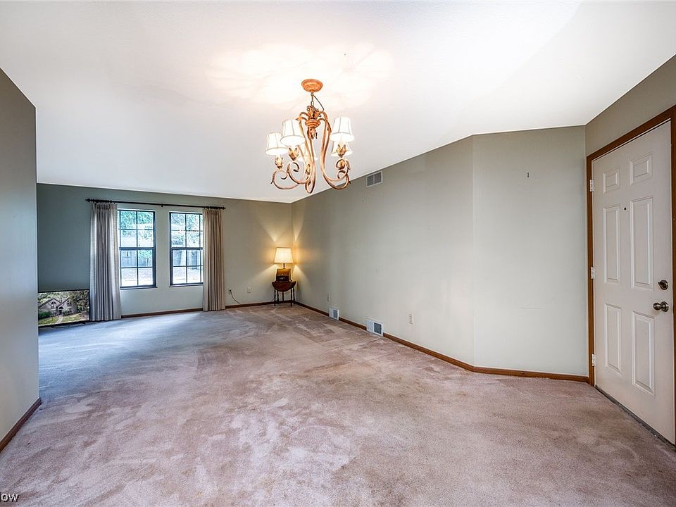 1323 Red Tail Hawk Ct UNIT 1, Youngstown, OH 44512 | Zillow