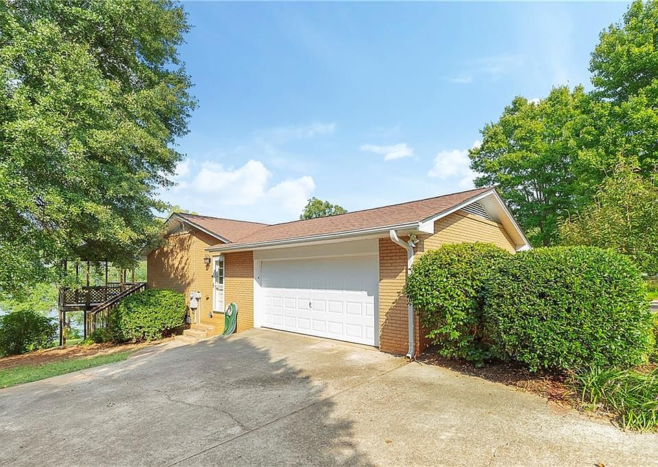2222 Surfside Dr, Anderson, SC 29625 | Zillow