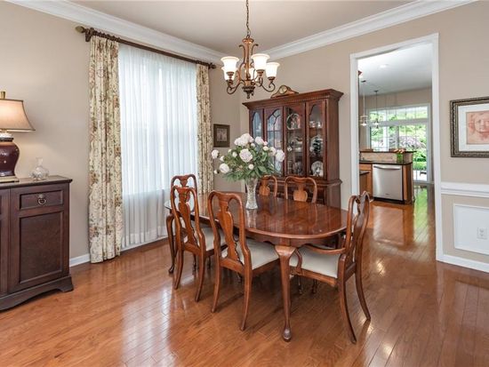 32 Edgemere Dr, Kendall Park, NJ 08824 | Zillow